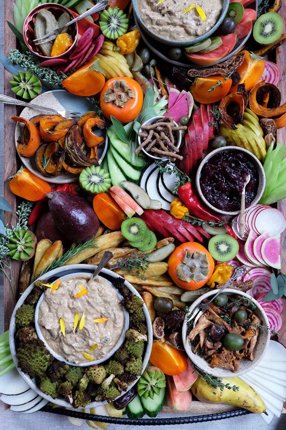 The Perfect Holiday Party Spread + Caramelized Fennel Dip - Wu Haus